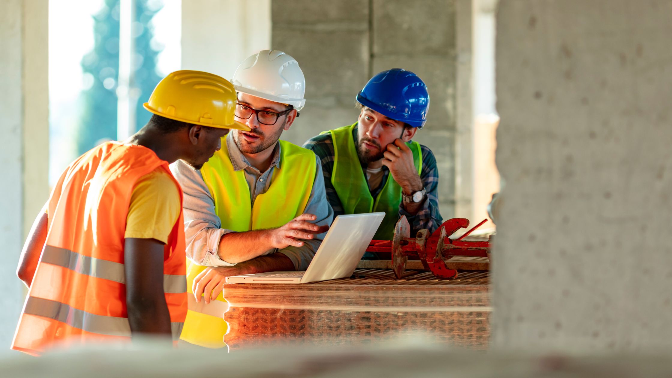 Construction Site Induction: Tips, Templates, & Software