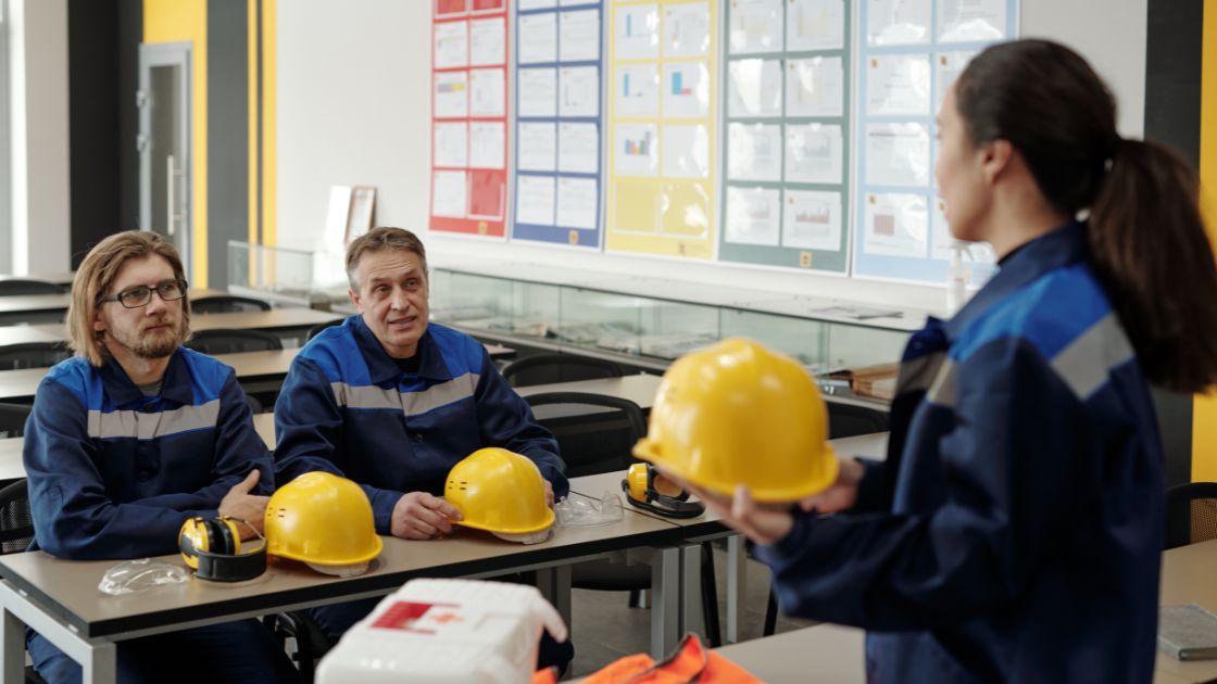 A Guide to HSE Audits (+ Free Checklists & Report Sample)